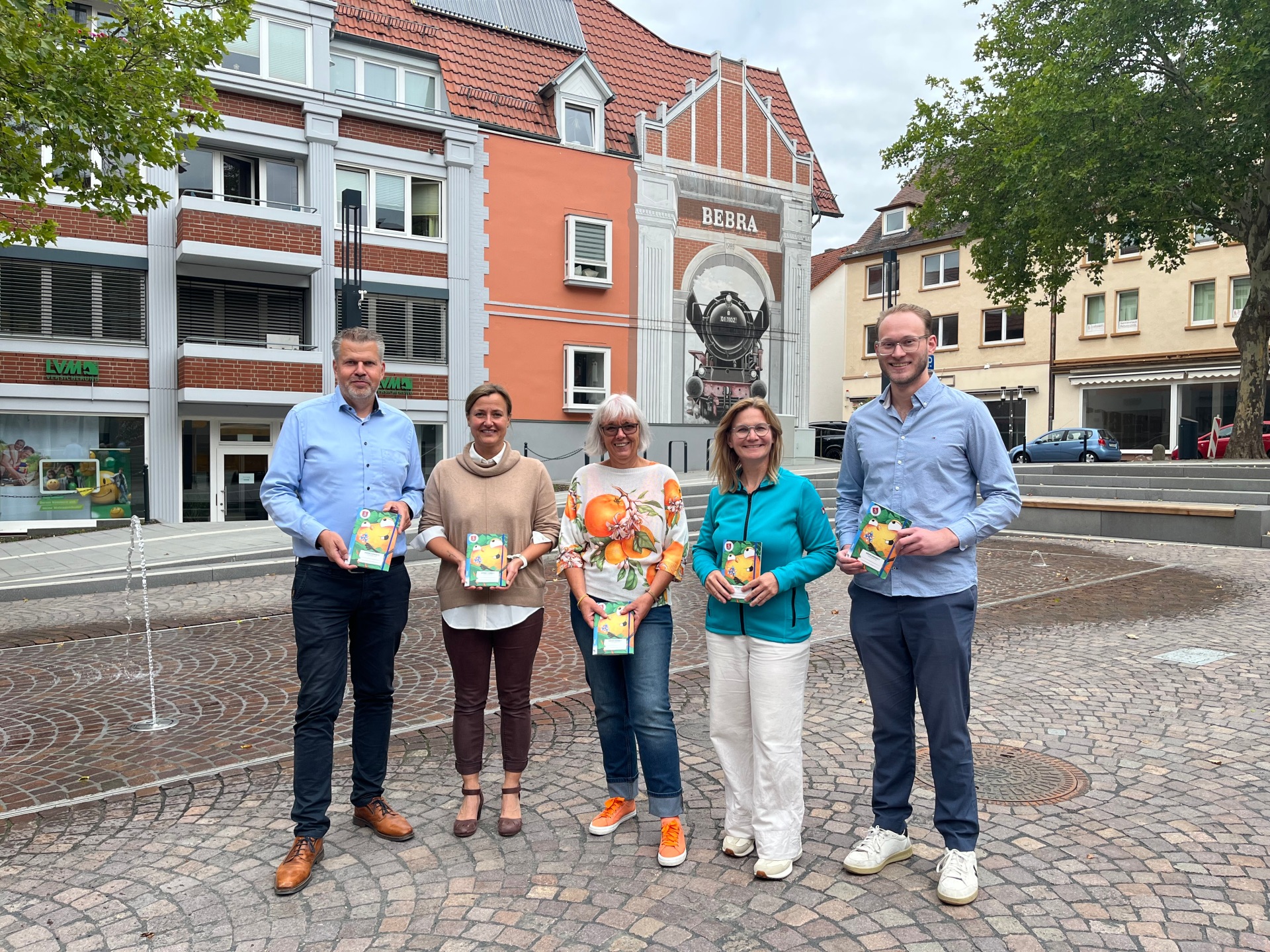 Stadt Bebra übergibt „Möhrchenhefte“ an Grundschulen zum neuen ...